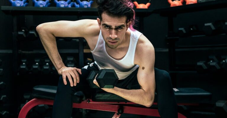 Strengthen your upper back with proper lifting techniques 💪👐