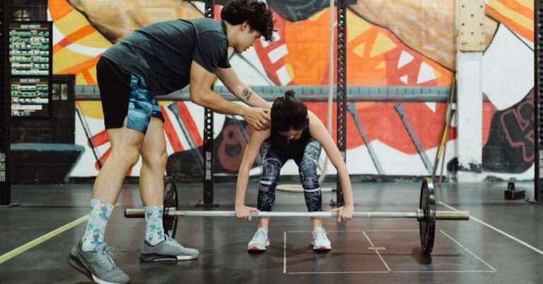 Mastering lifting techniques for a healthy back 🏋️‍♂️💪